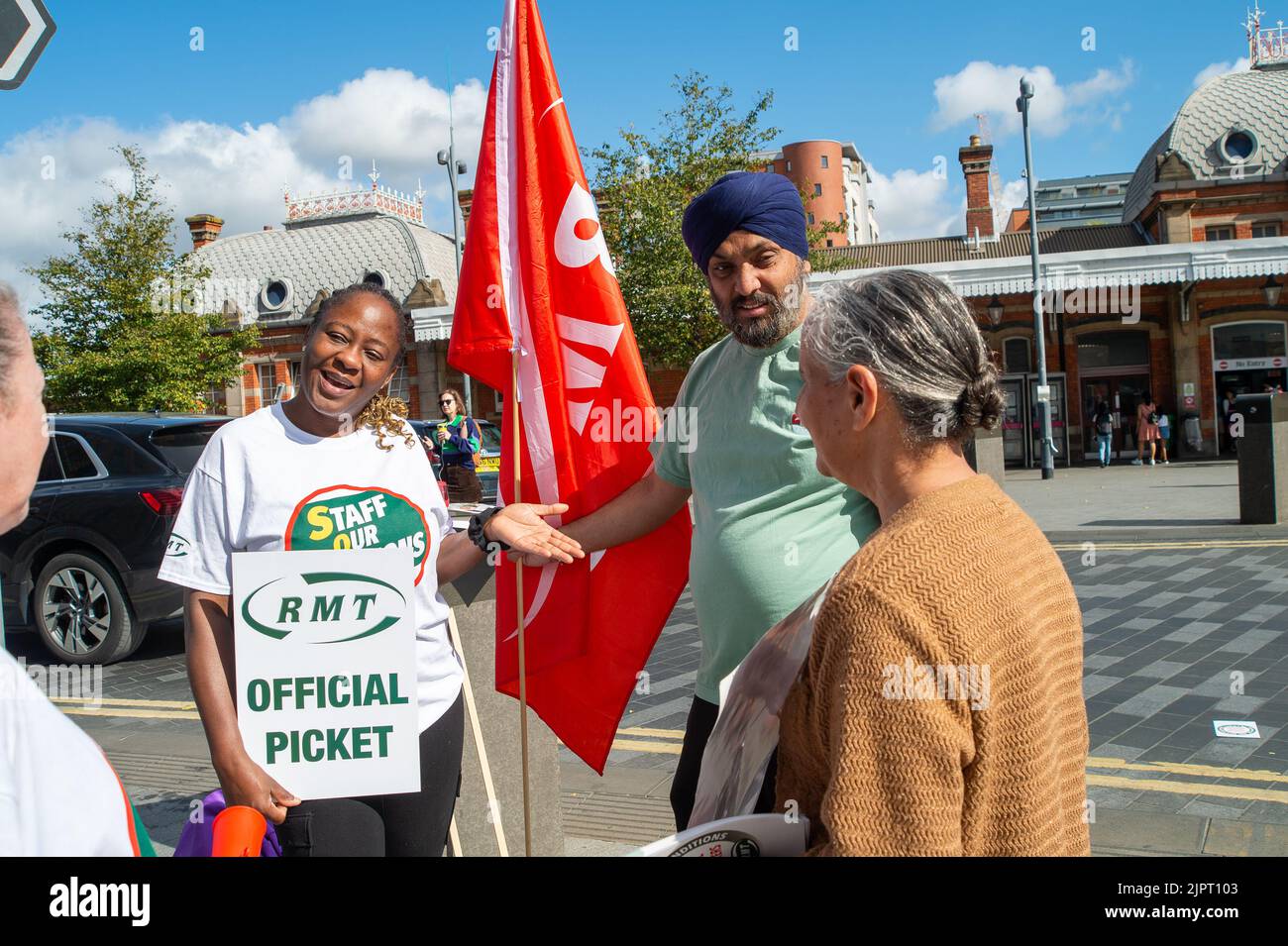 Slough Berkshire Uk 20th August 2022 Labour Mp For Slough Tan