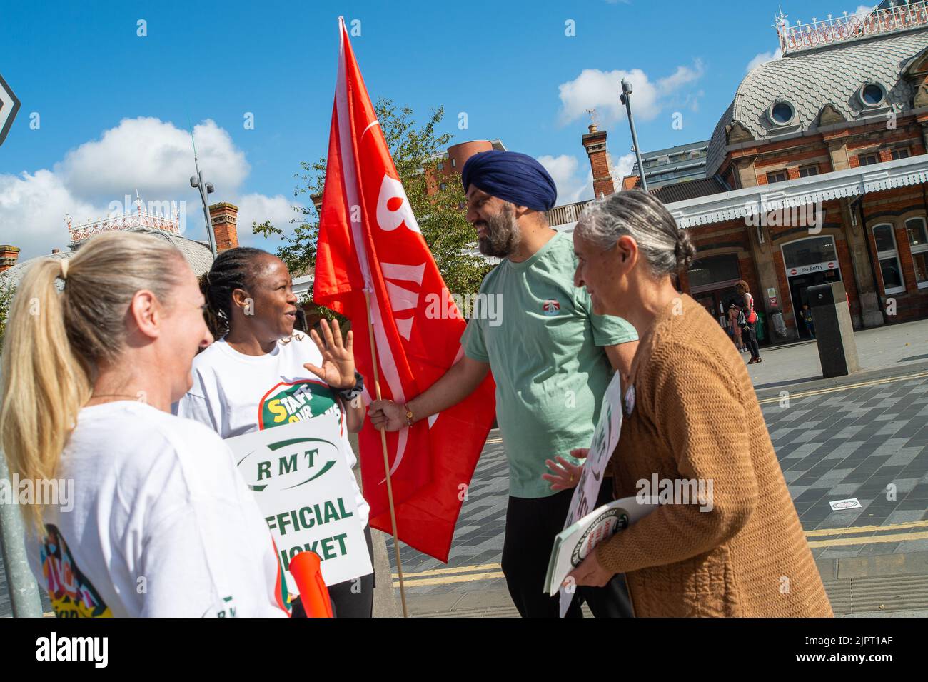 Slough Berkshire Uk 20th August 2022 Labour Mp For Slough Tan
