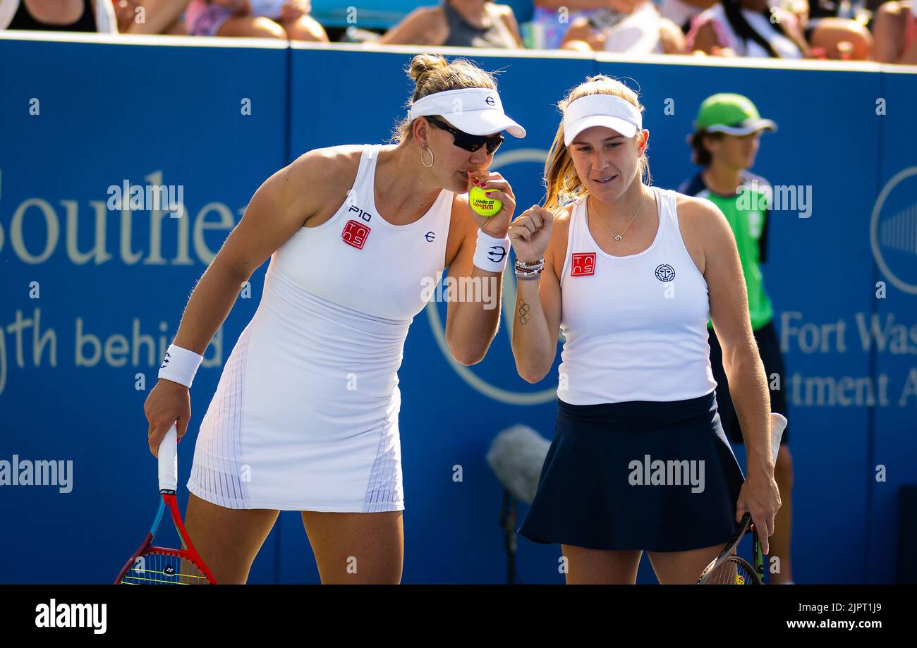 Nicole Melichar-Martinez of the United States & Ellen Perez of ...