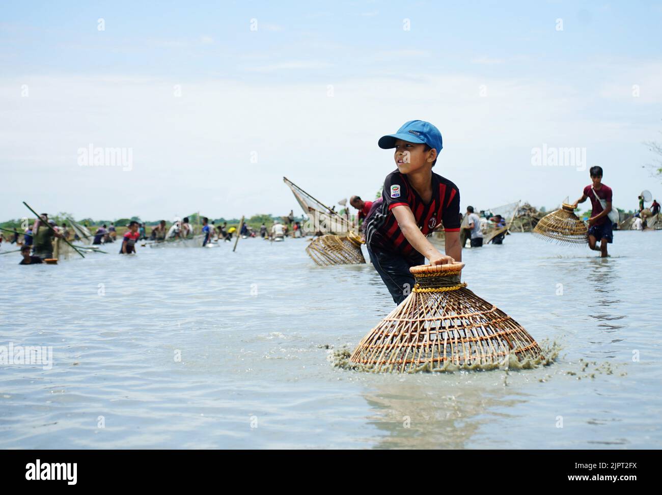 Fish trap fishing bangladesh hi-res stock photography and images - Alamy