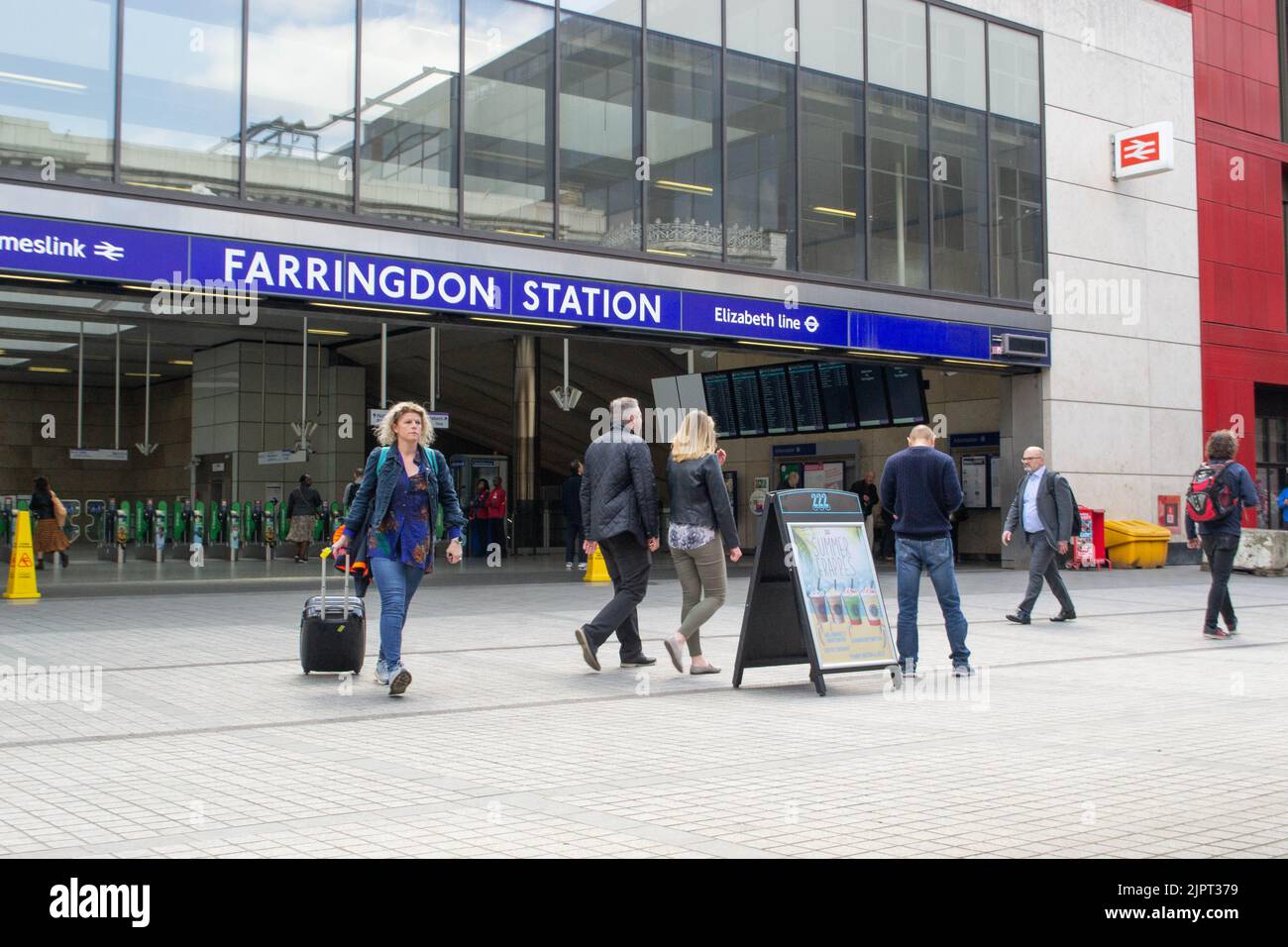 FARRINGDON, LONDON, ENGLAND - 5 May 2022: Farringdon underground ...