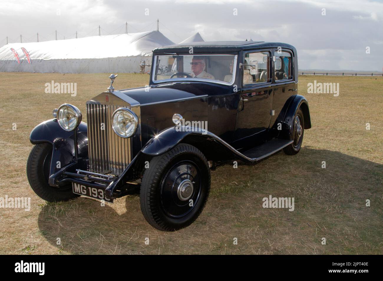 Rolls royce car side view hi-res stock photography and images - Alamy