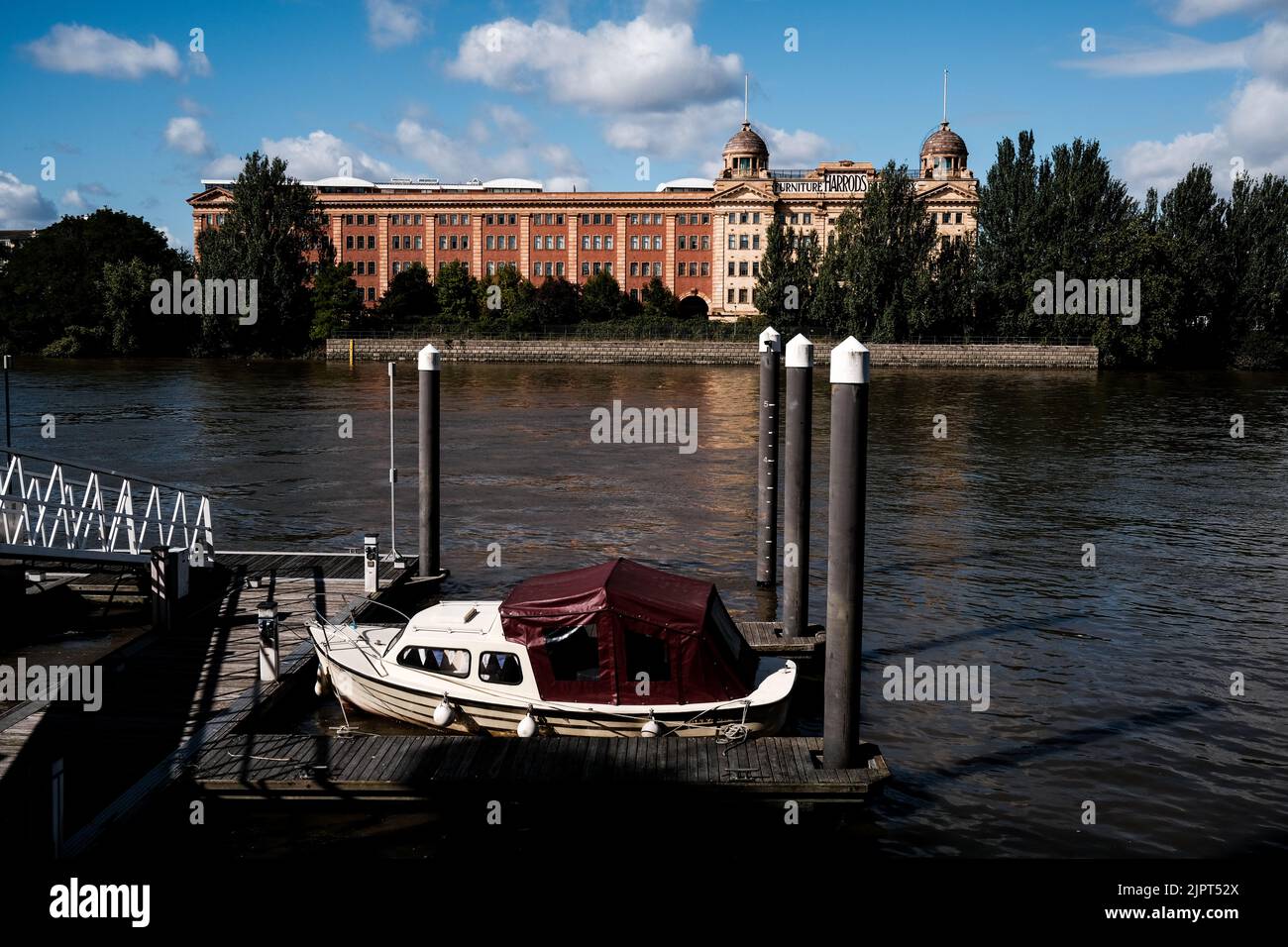 Harrods repository hi-res stock photography and images - Alamy