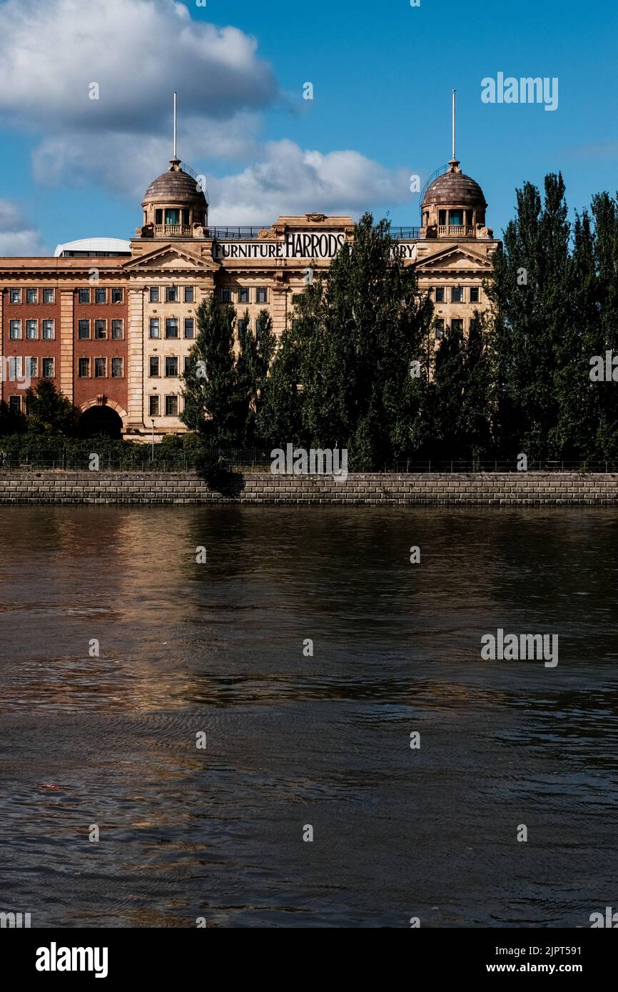 Harrods repository hi-res stock photography and images - Alamy