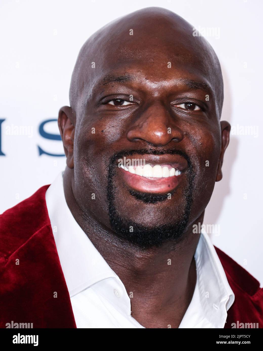 Footballeur Titus Oneil WWE Superstar Titus O'Neil Talks New Book And