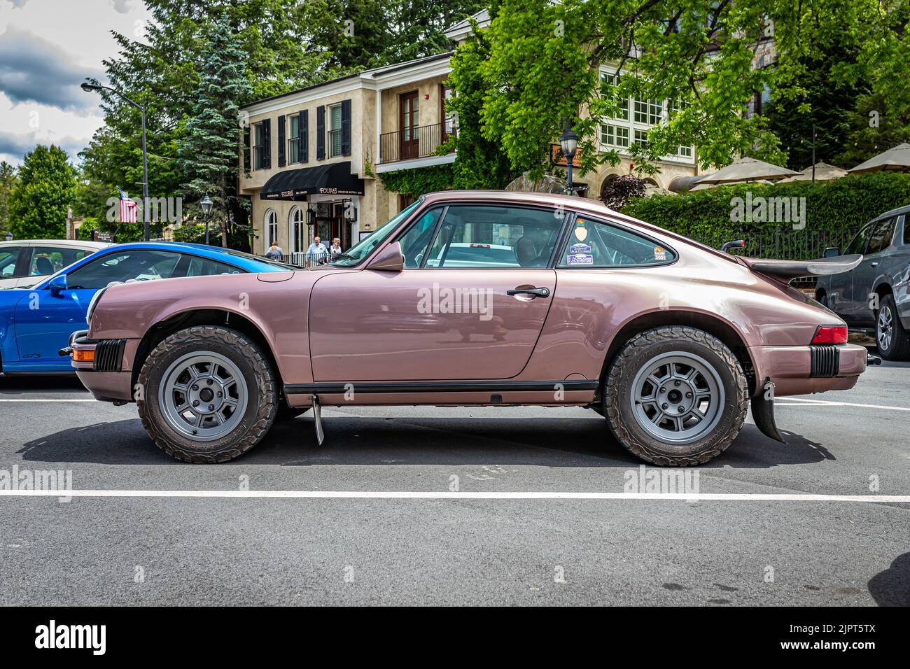 Porsche 911 side view hi-res stock photography and images - Alamy