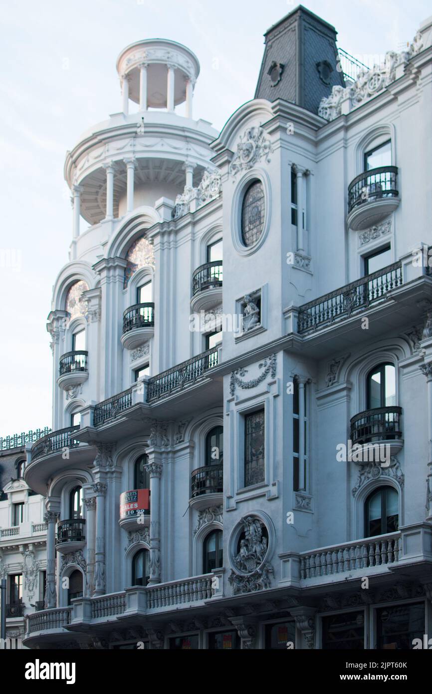 A vertical shot of Edificio Grassy building on Gran via street. Madrid, Spain Stock Photo - Alamy