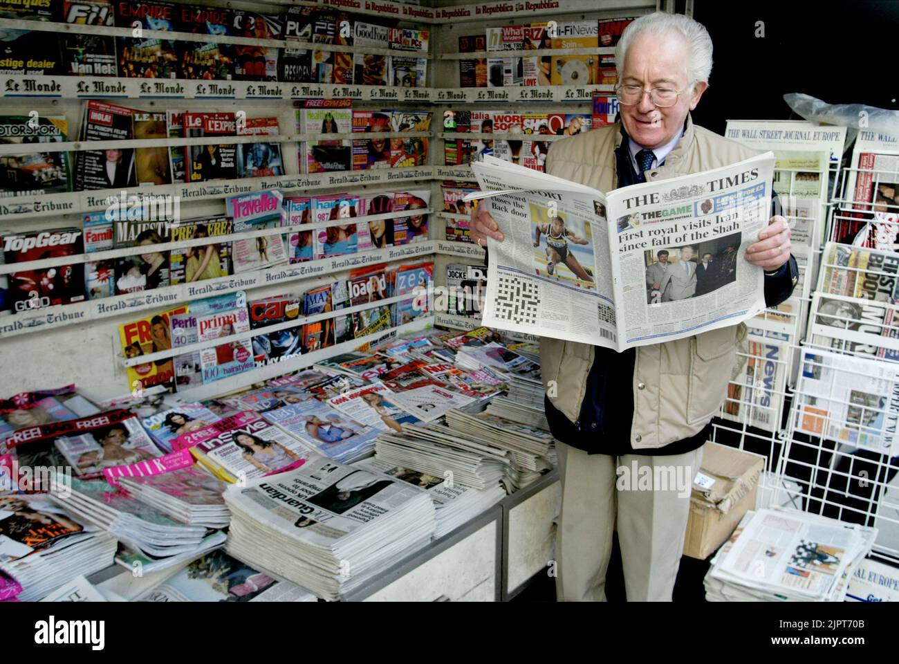 Tidningsstand hi-res stock photography and images - Alamy