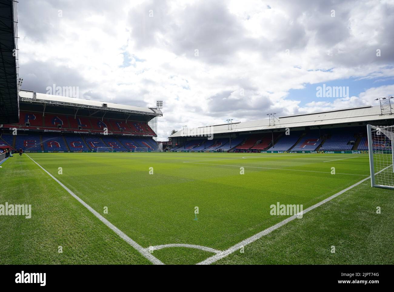 A general view of the pitch at selhurst park hi-res stock photography ...