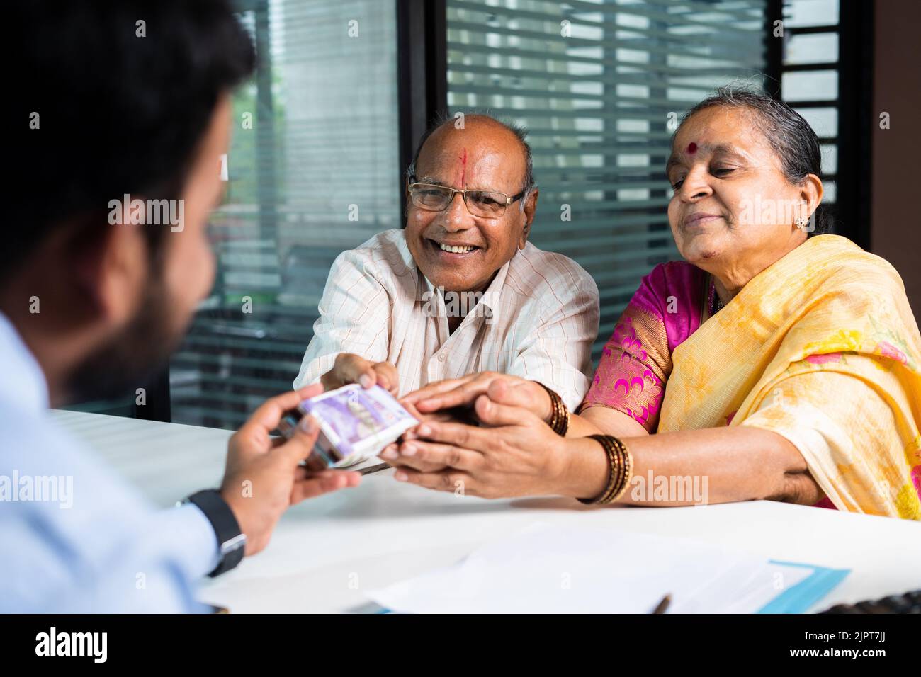 Loan approval couple hi-res stock photography and images - Alamy