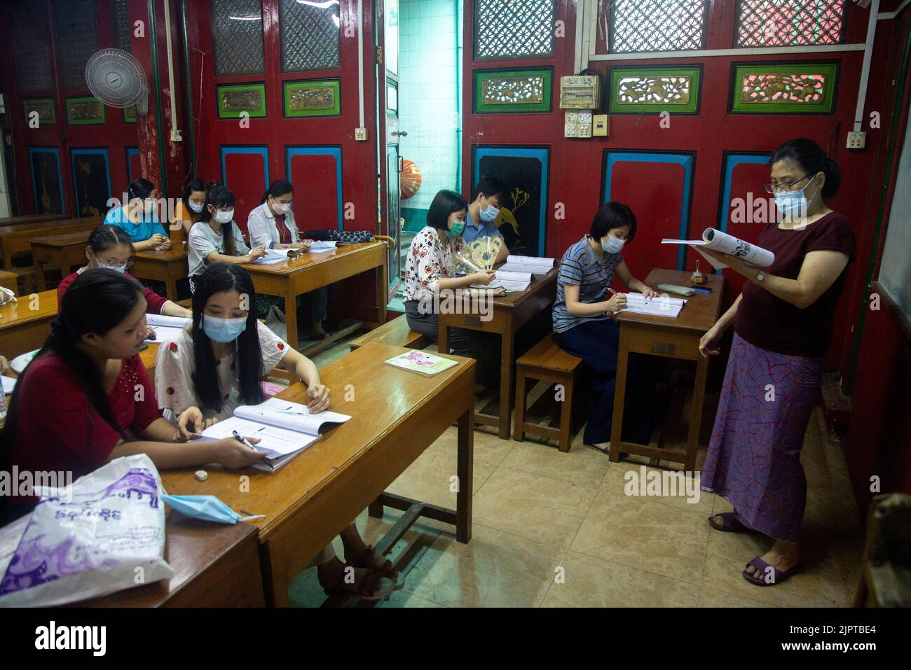 Person chinese hi-res stock photography and images - Alamy