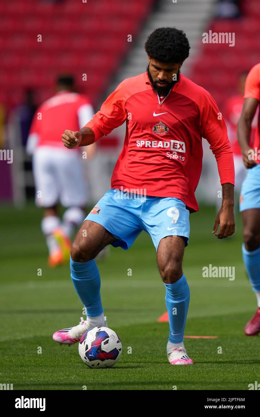 Ellis Simms #9 of Sunderland warms up before the game in Stoke-on-Trent ...