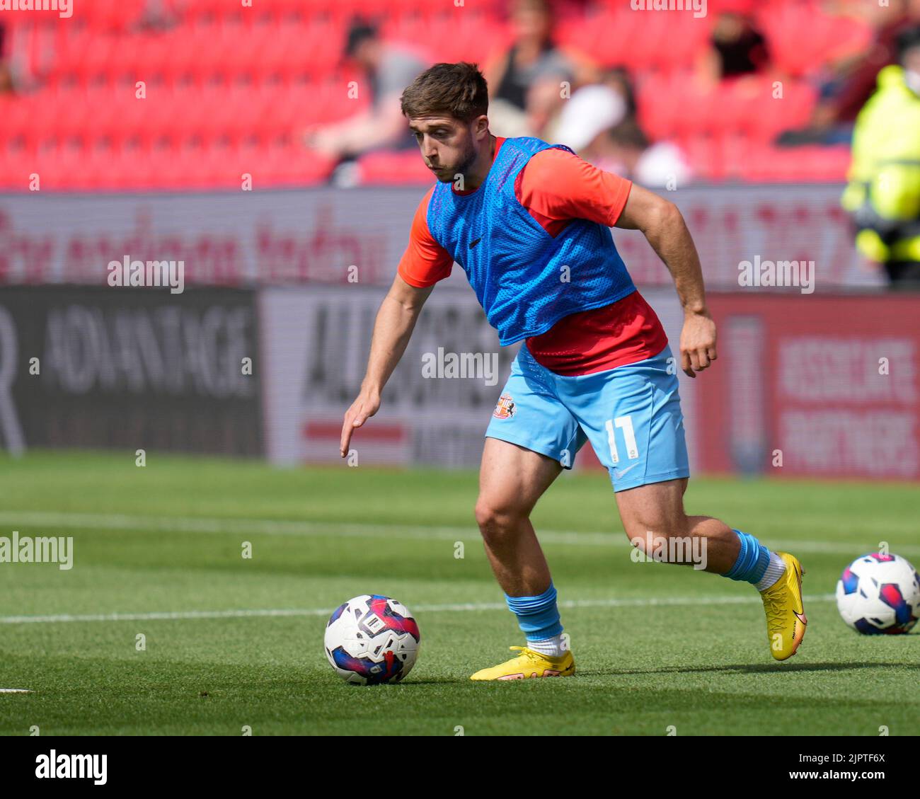 Lynden Gooch #11 of Sunderland warms up before the game in Stoke-on ...