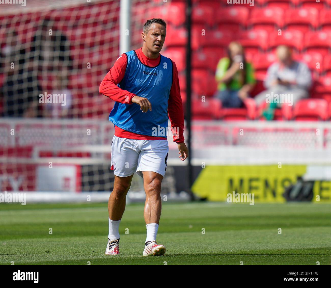 Phil Jagielka #6 of Stoke City warms up before the game in Stoke-on ...