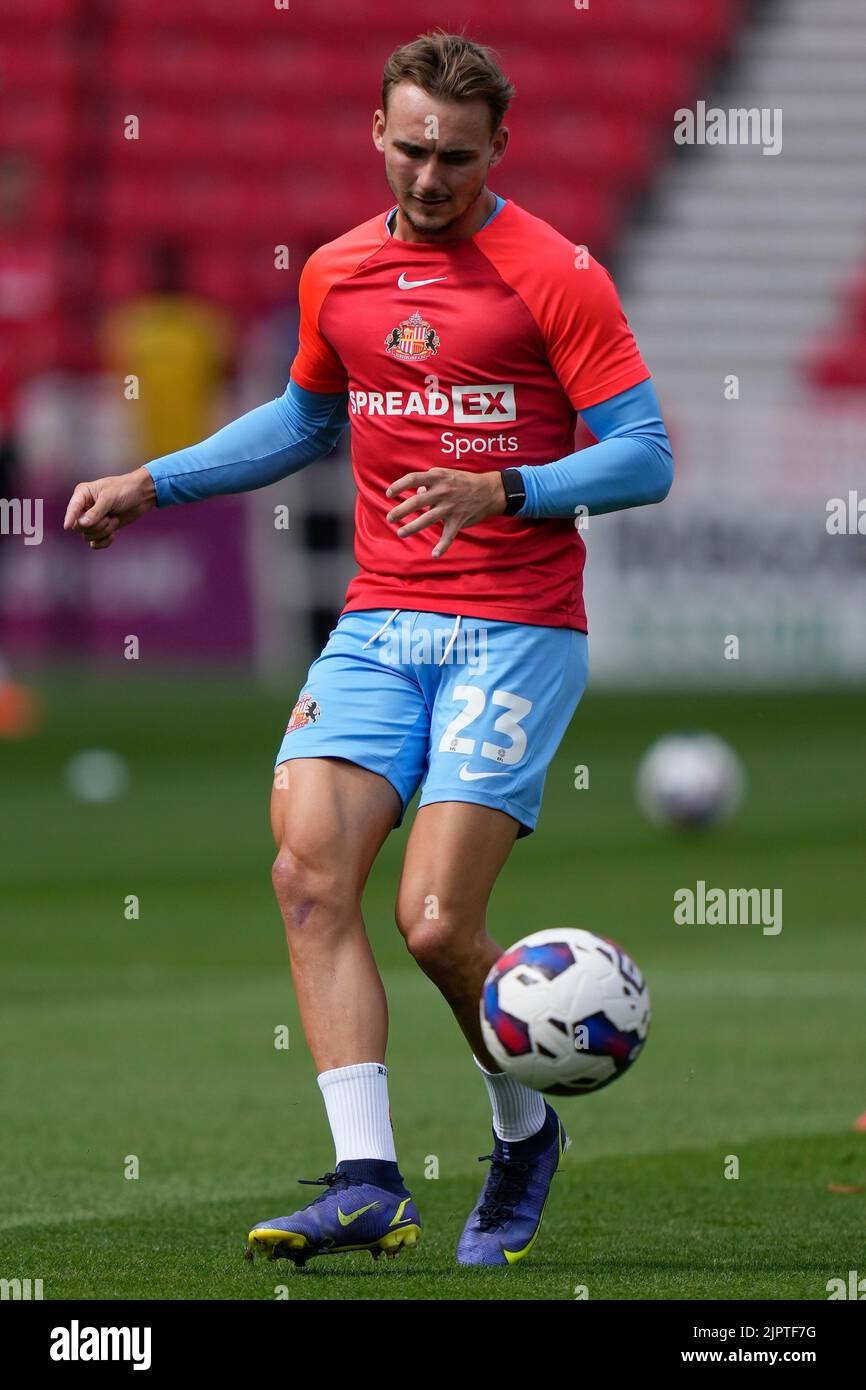 Jack Diamond #23 of Sunderland warms up before the game in Stoke-on ...