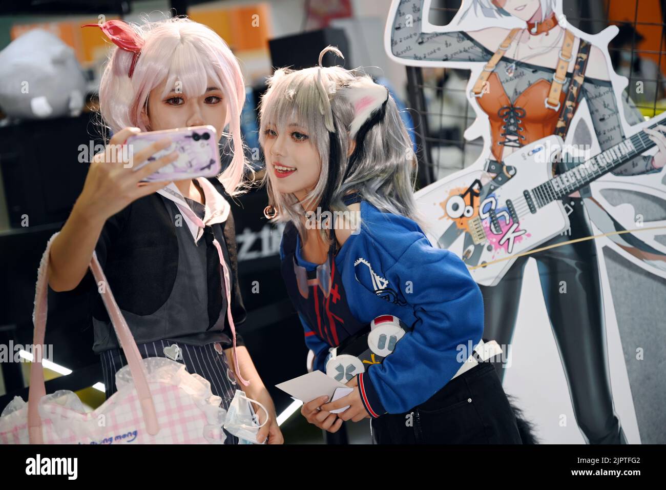 Two dimensiona hi-res stock photography and images - Alamy