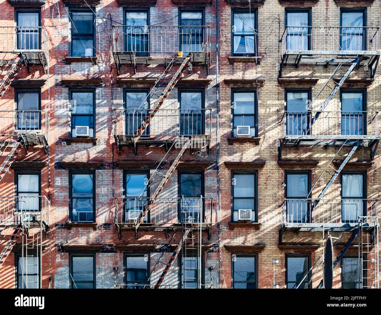 Old tenement building nyc hi-res stock photography and images - Alamy