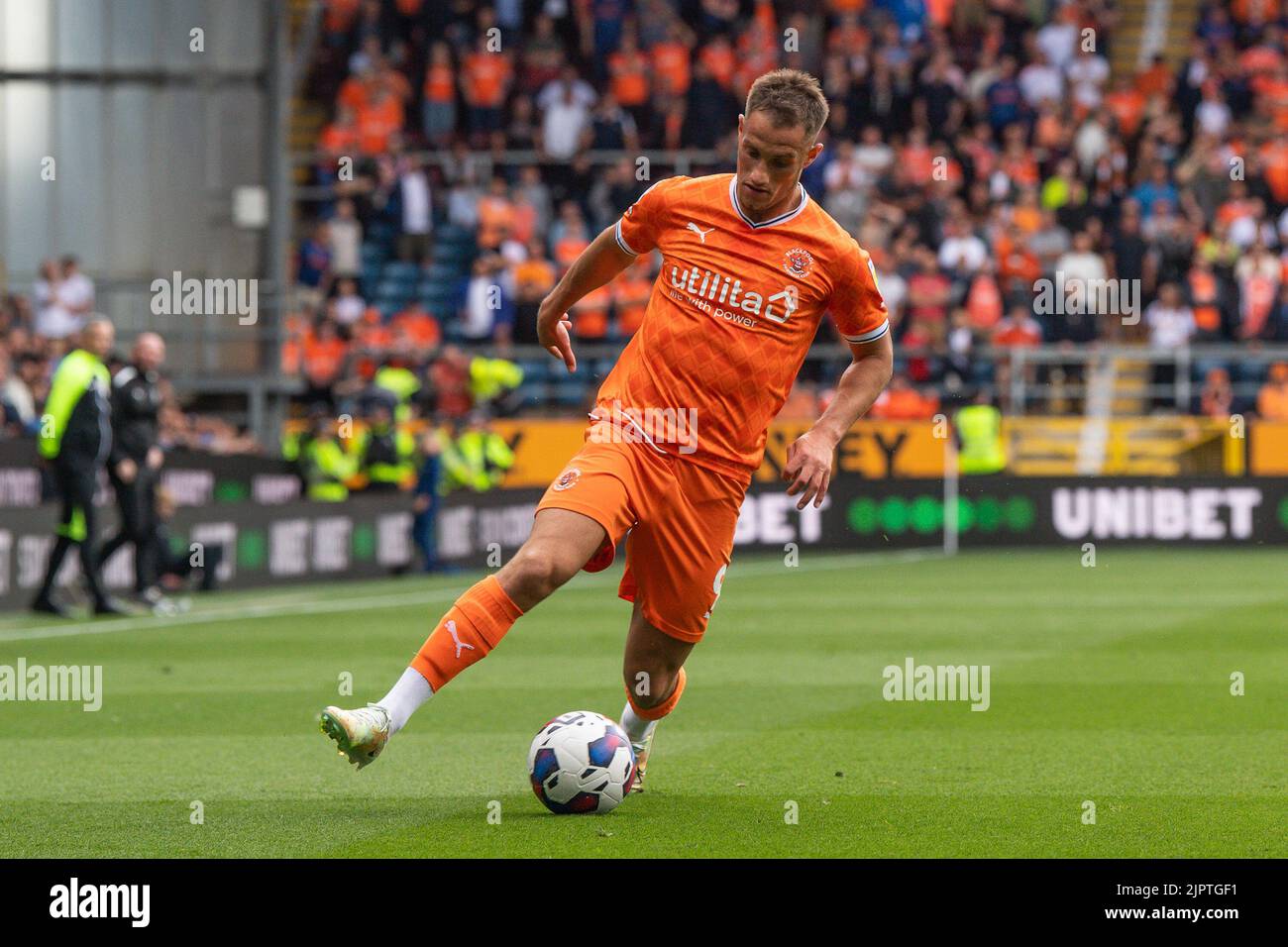 Jerry Yates #9 of Blackpool controls the ball Stock Photo - Alamy
