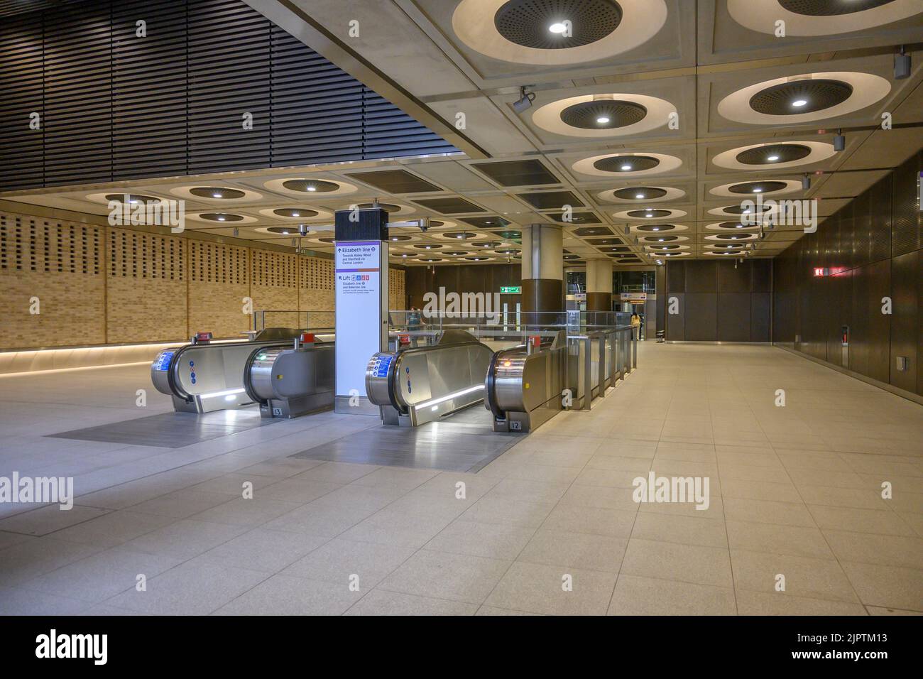 Crossrail platform hi-res stock photography and images - Alamy