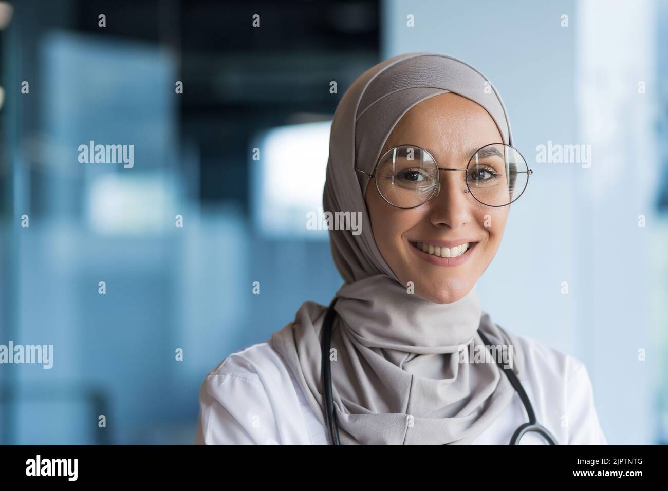 Close-up photo portrait of young beautiful muslim woman doctor, nurse ...