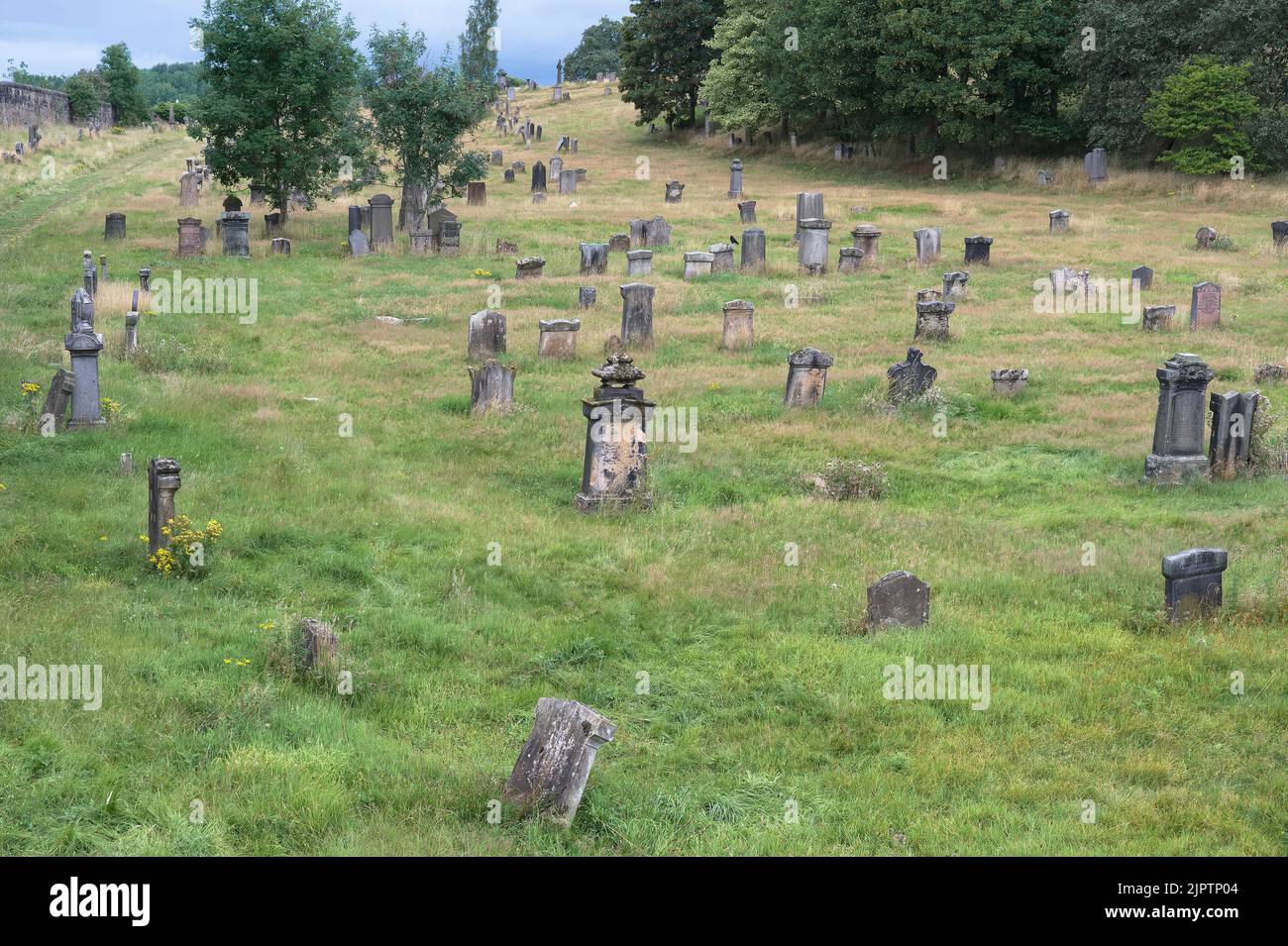 Sighthill cemetery old headstones in Glasgow graveyard Stock Photo - Alamy Sighthill cemetery old headstones in Glasgow graveyard Stock Photo - Alamy