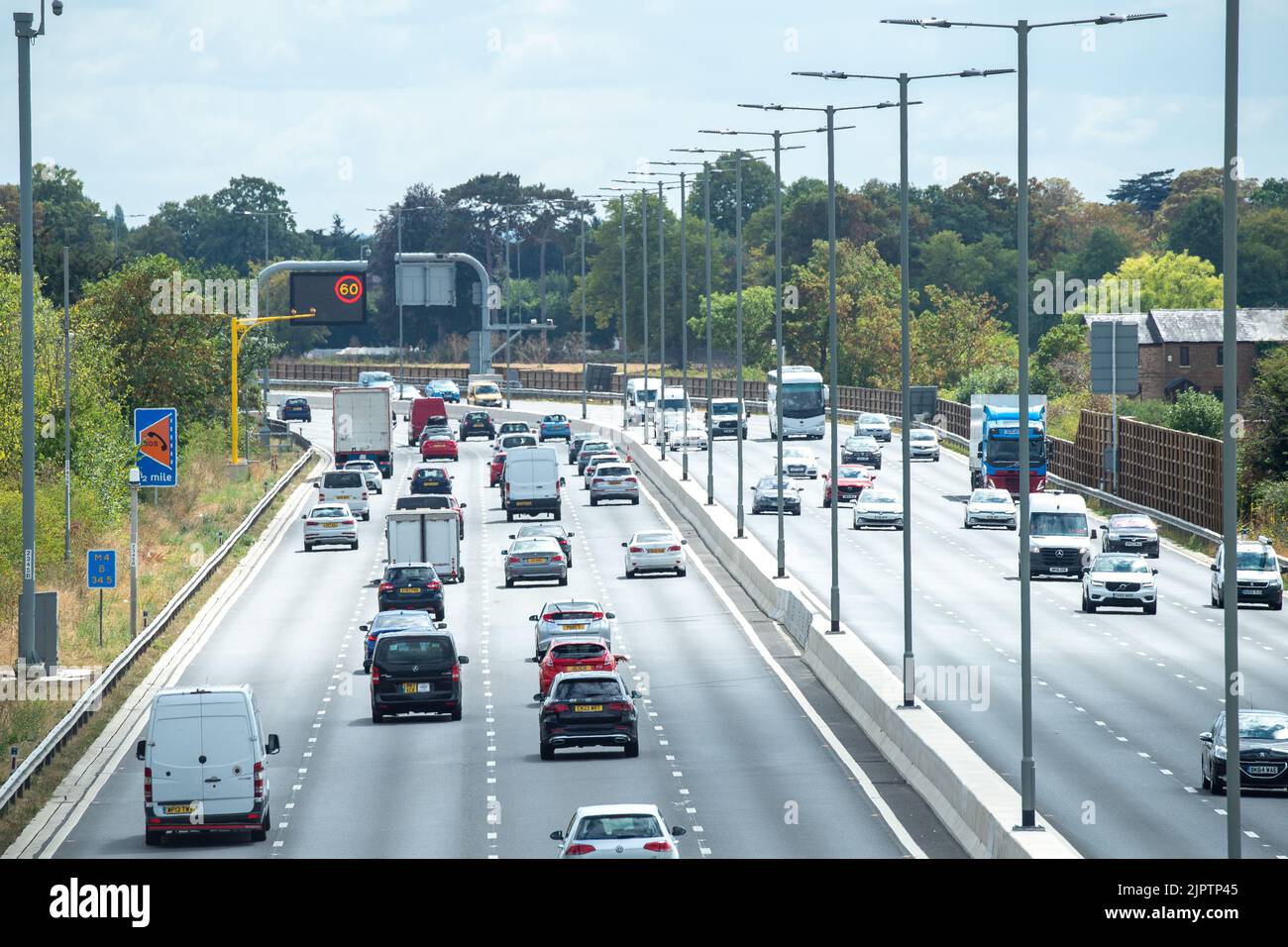 Slough, Berkshire, UK. 20th August, 2022. A new variable speed limit of ...