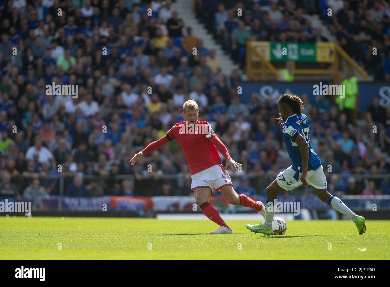 Joe Worrall #4 of Nottingham Forest keeps a close eye on Alex Iwobi #17 ...