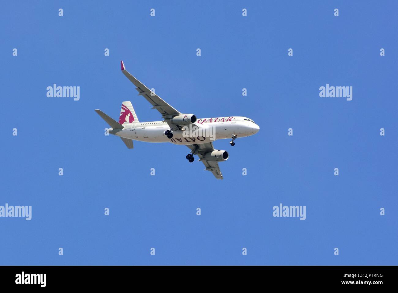 Qatar Airways (is the state-owned flag carrier of Qatar), Airbus A320 ...