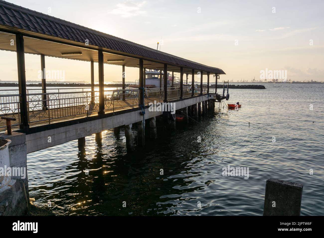 Waterfront manila hi-res stock photography and images - Alamy