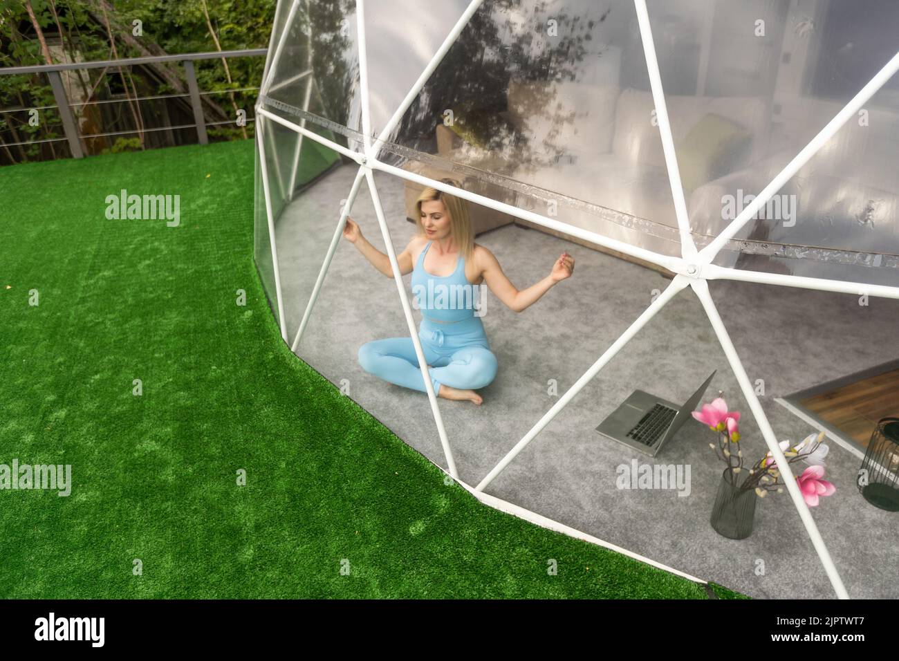 Woman in glamping retreat hi-res stock photography and images - Alamy