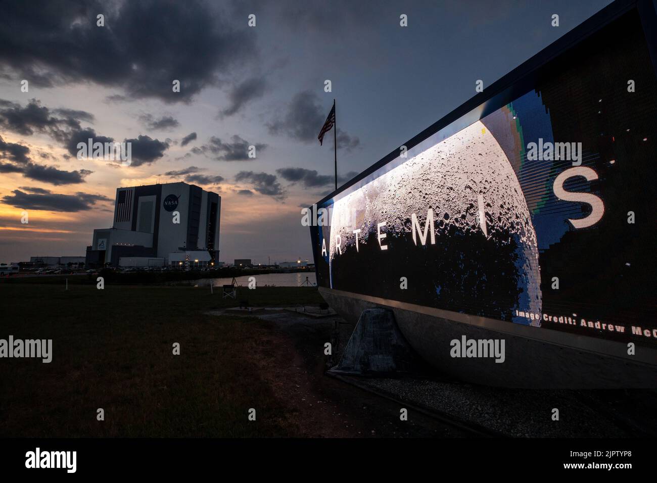 The NASA Space Launch System rocket with the Orion spacecraft begins ...