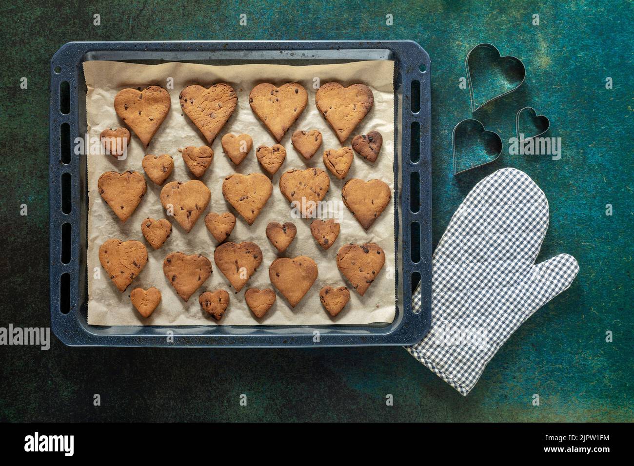 Oven tray hi-res stock photography and images - Alamy