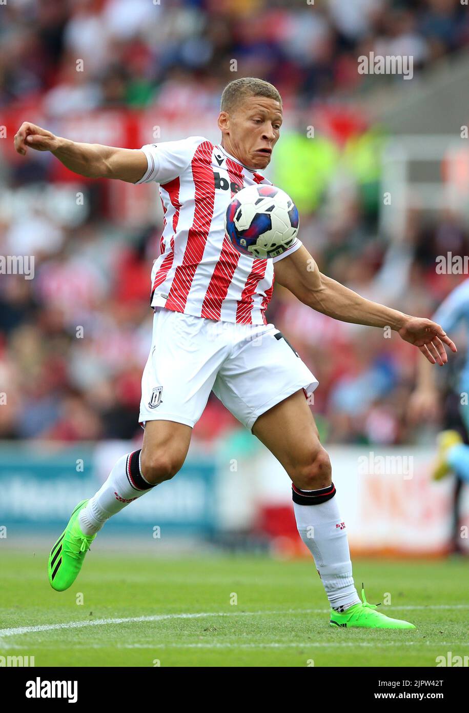 Dwight gayle stoke hi-res stock photography and images - Alamy
