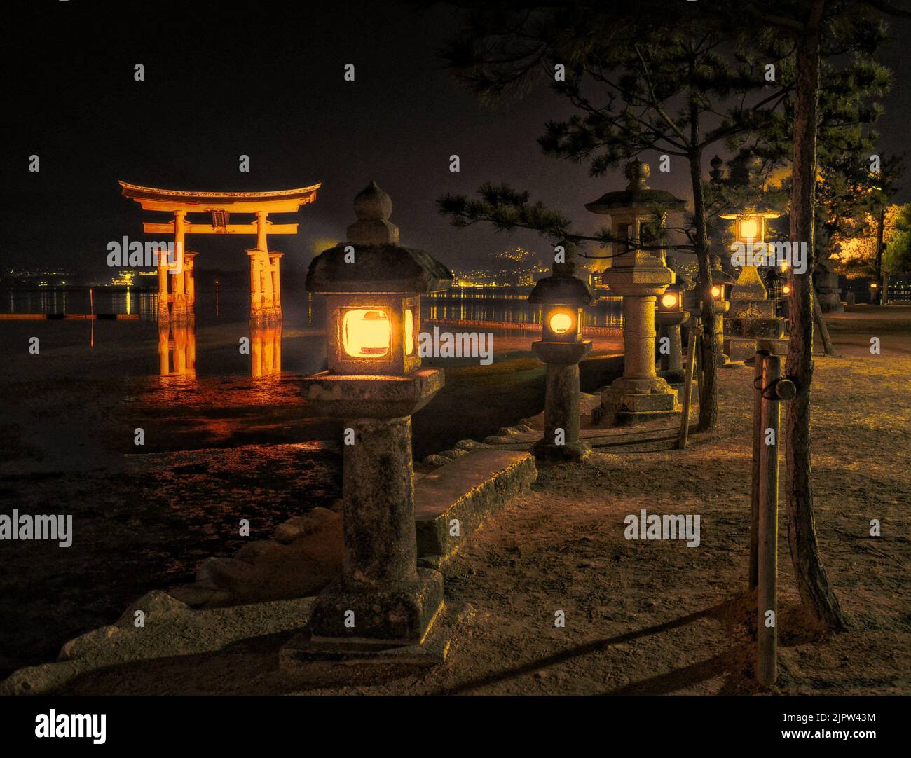 Night landscape at Itsukushima, Miyajima island, Hiroshima Prefecture ...