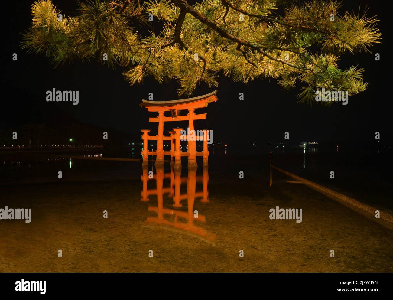 Night landscape at Itsukushima, Miyajima island, Hiroshima Prefecture ...