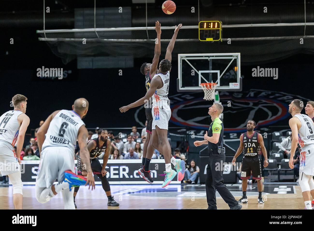 (C) Denis TRASFI / MAXPPP - à Paris à la Halle Georges Charpentier le ...