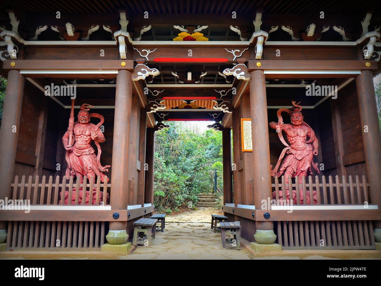 NIO Guardians at Niomon Gate 仁王門 on the hiking trail to Mount Misen ...