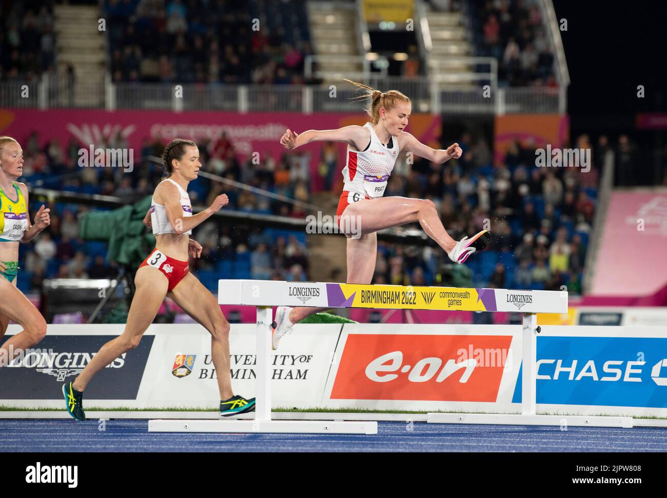 Lizzie Bird and Aimee Pratt of England competing in the women’s 3000m ...