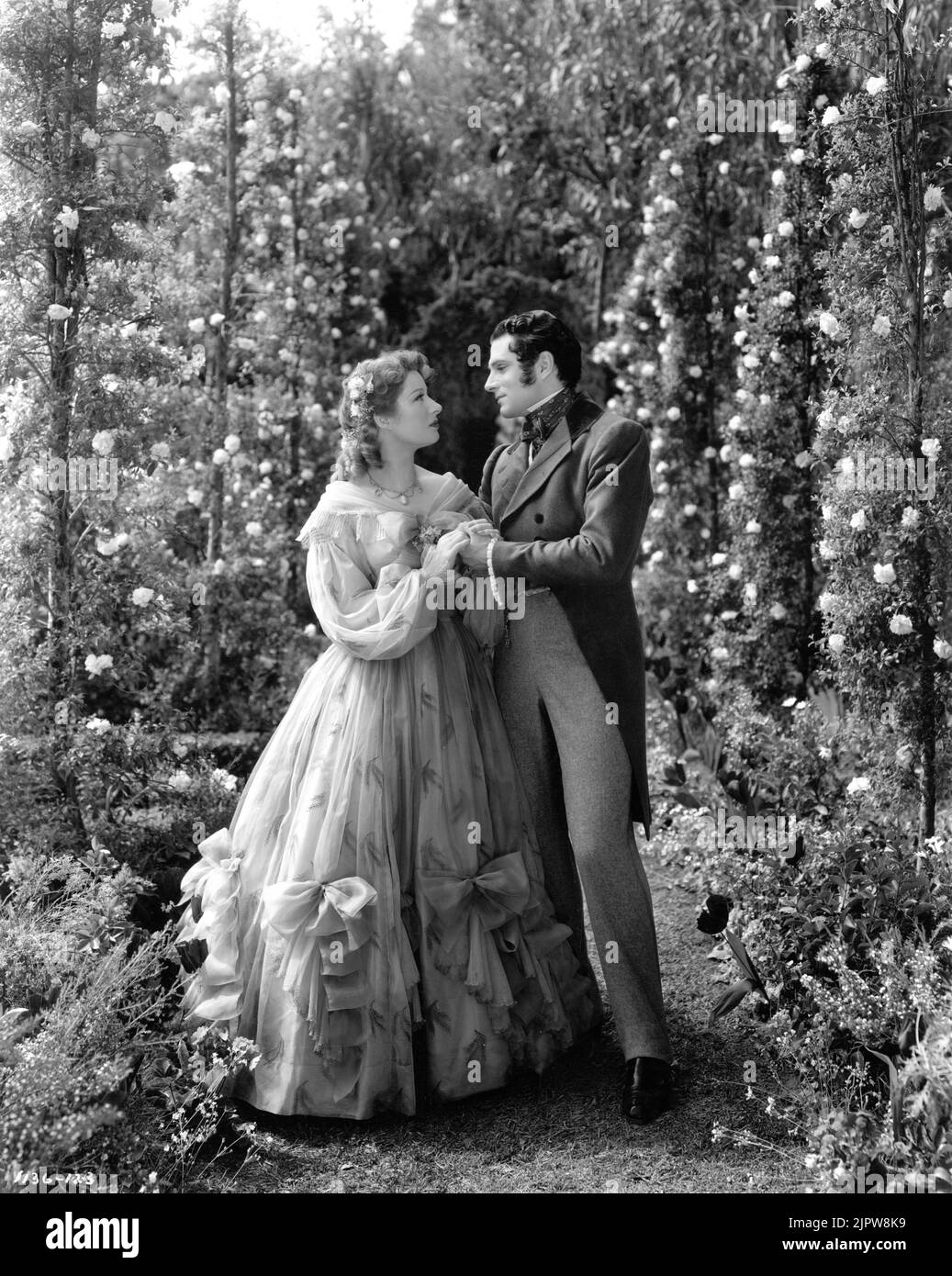GREERGARSON as Elizabeth bennet and LAURENCE OLIVIER as Darcy in PRIDE ...