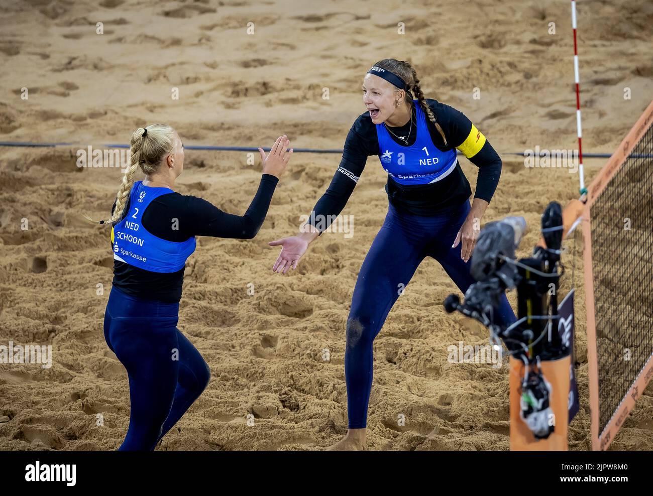 MUNICH - Raisa Schoon (l) and Katja Stam during the bronze medal match ...