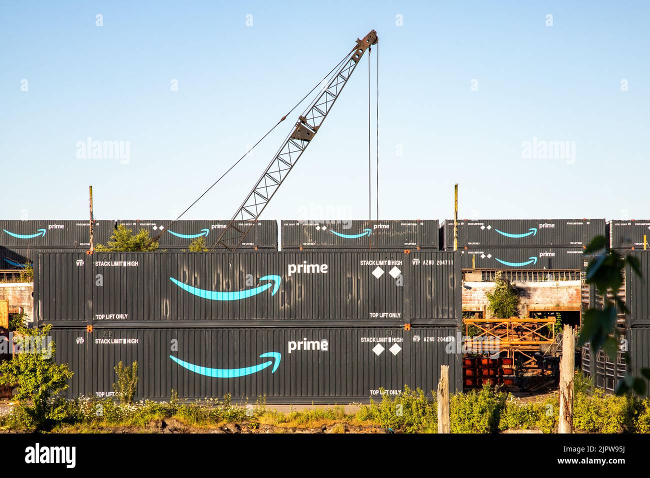 Everett, WA. USA 06-24-20022: Amazon Prime Cargo Containers at the Port ...
