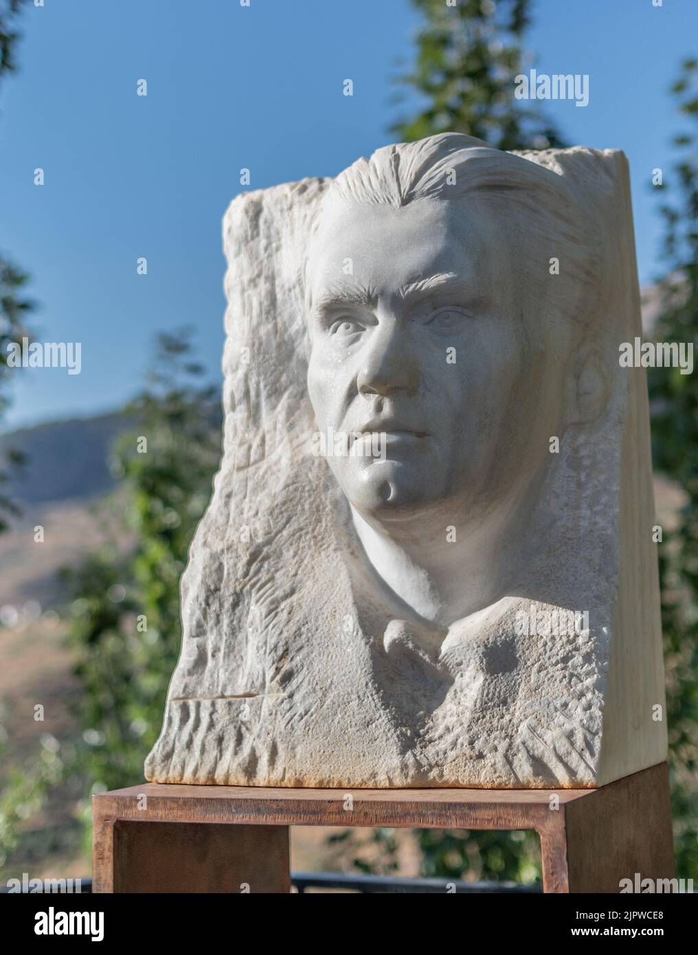 Bust of Federico Garcia Lorca in white marble located in Viznar with ...