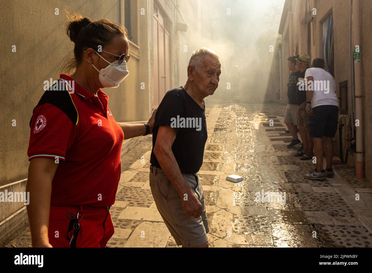 Wildfire evacuation sicily hi-res stock photography and images - Alamy