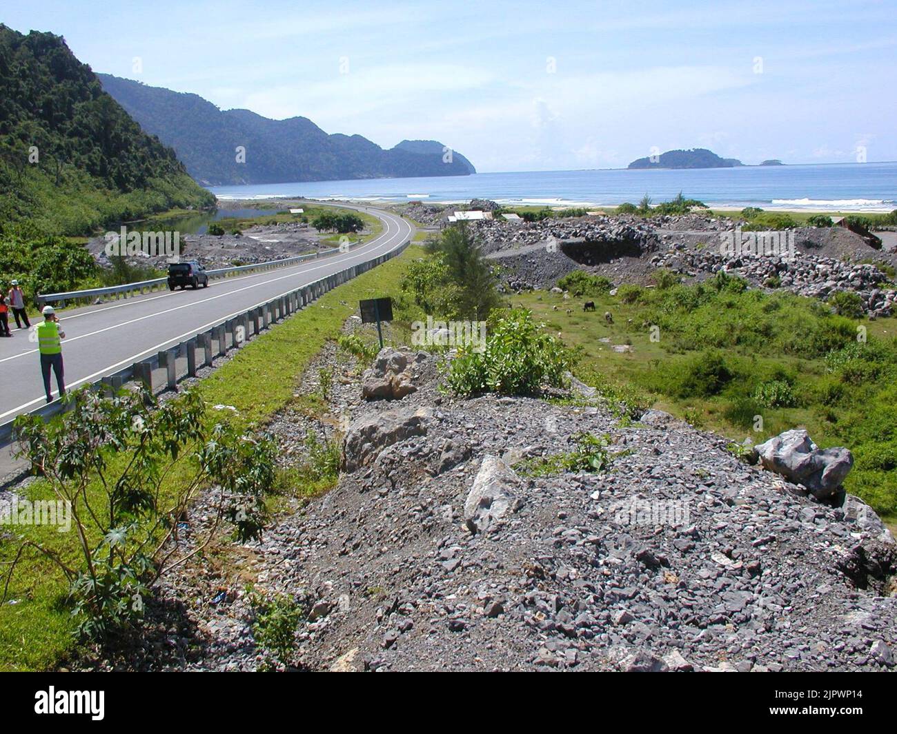 The West Coast Highway runs from jungle environment to the Indian Ocean ...