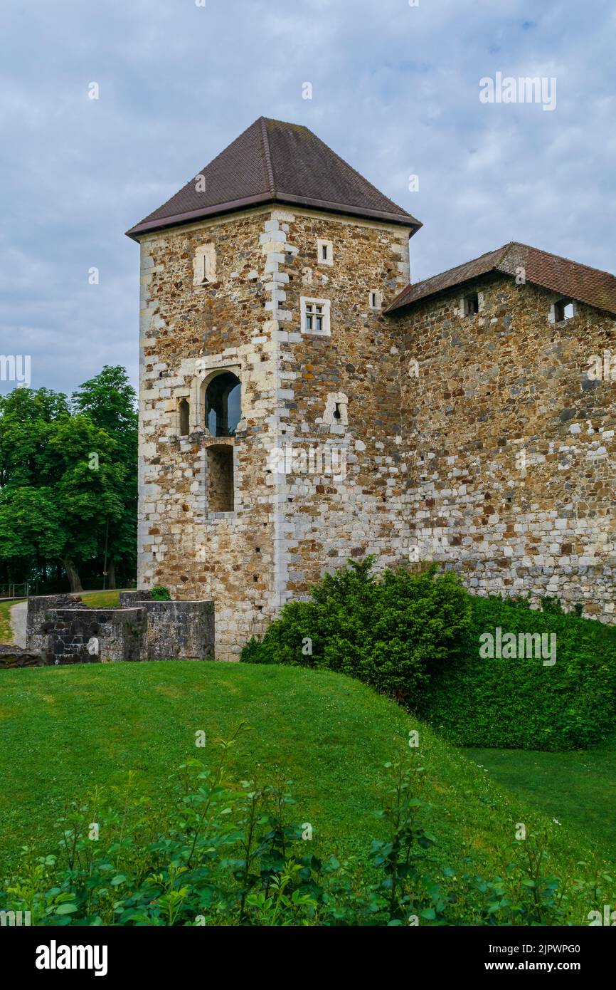 Pentagonal hi-res stock photography and images - Alamy