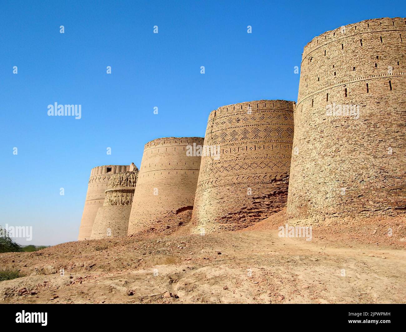 Fascinating view of the historical Derawar fort in the Cholistan sub of ...