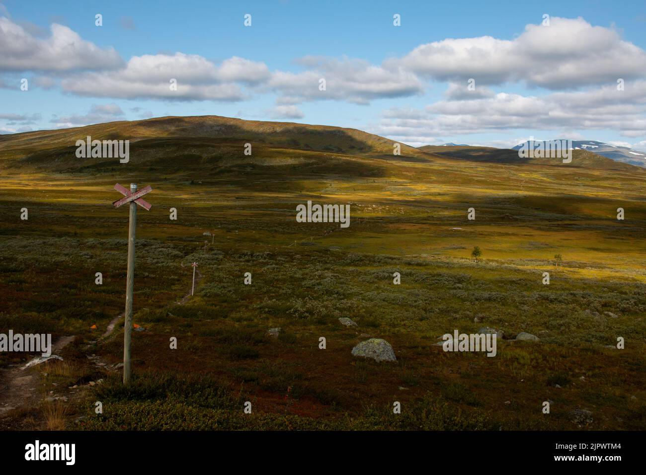 Kungsleden hiking trail between Serve and Aigert mountain huts in ...