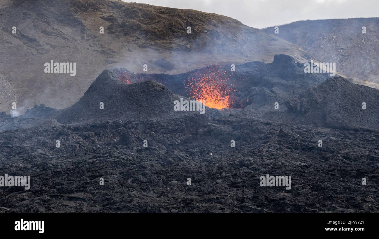 Meradalir eruption of fagradalsfjall volcano in iceland 2022 hi-res ...