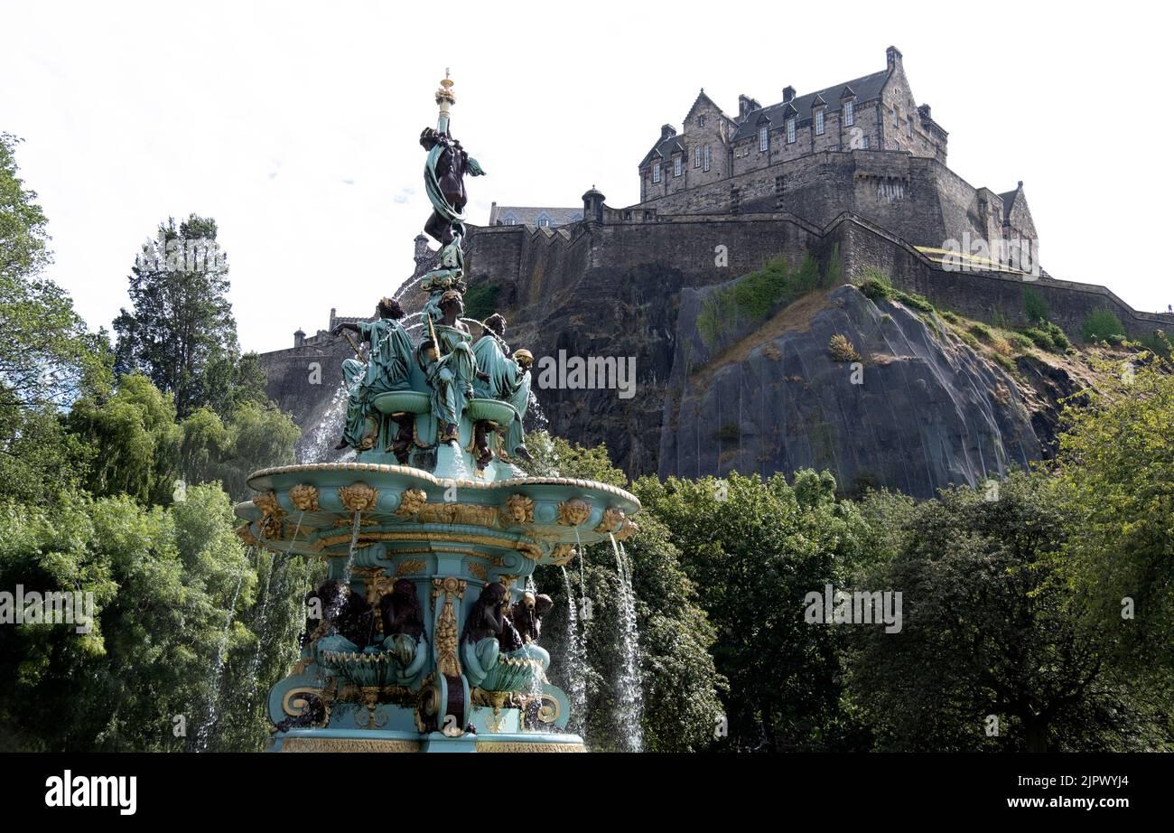 View of the magnificent Edinburgh castle and ross fountain,Scotland ...