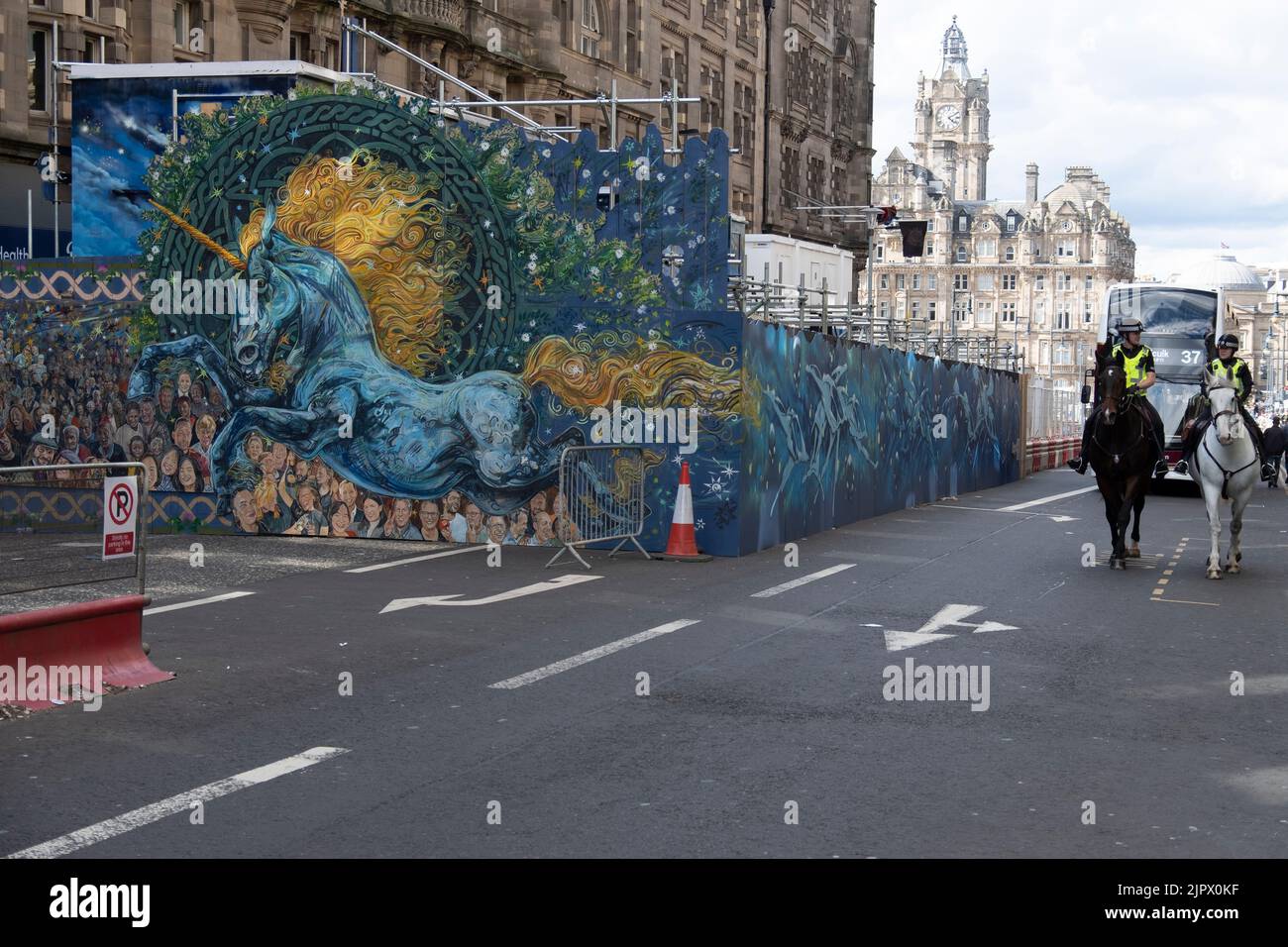 Mural of unicorn on the street of Edinburgh Stock Photo - Alamy